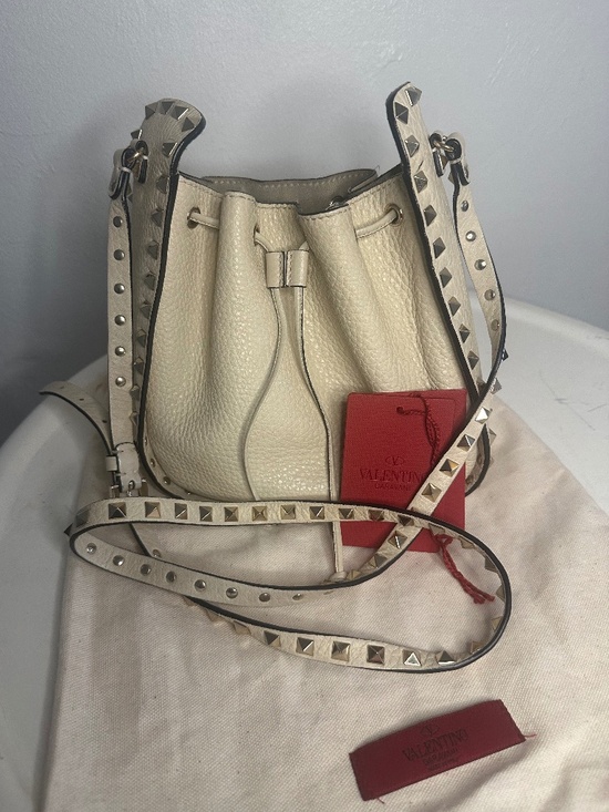 Valentino | Bags | Valentino Garavani Rockstud Ivory Grainy Calfskin ...